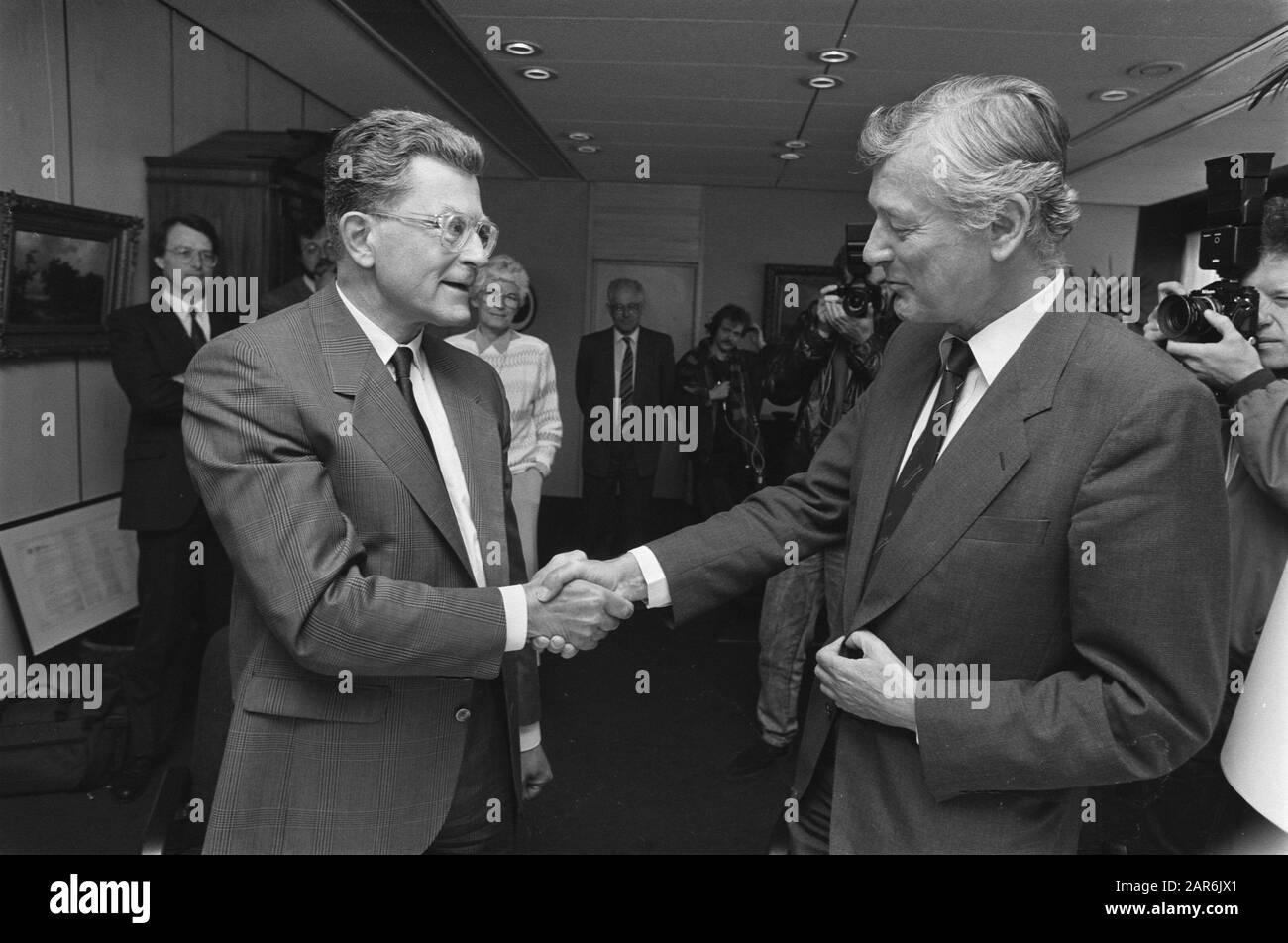 Heavy heart surgery hi-res stock photography and images - Alamy