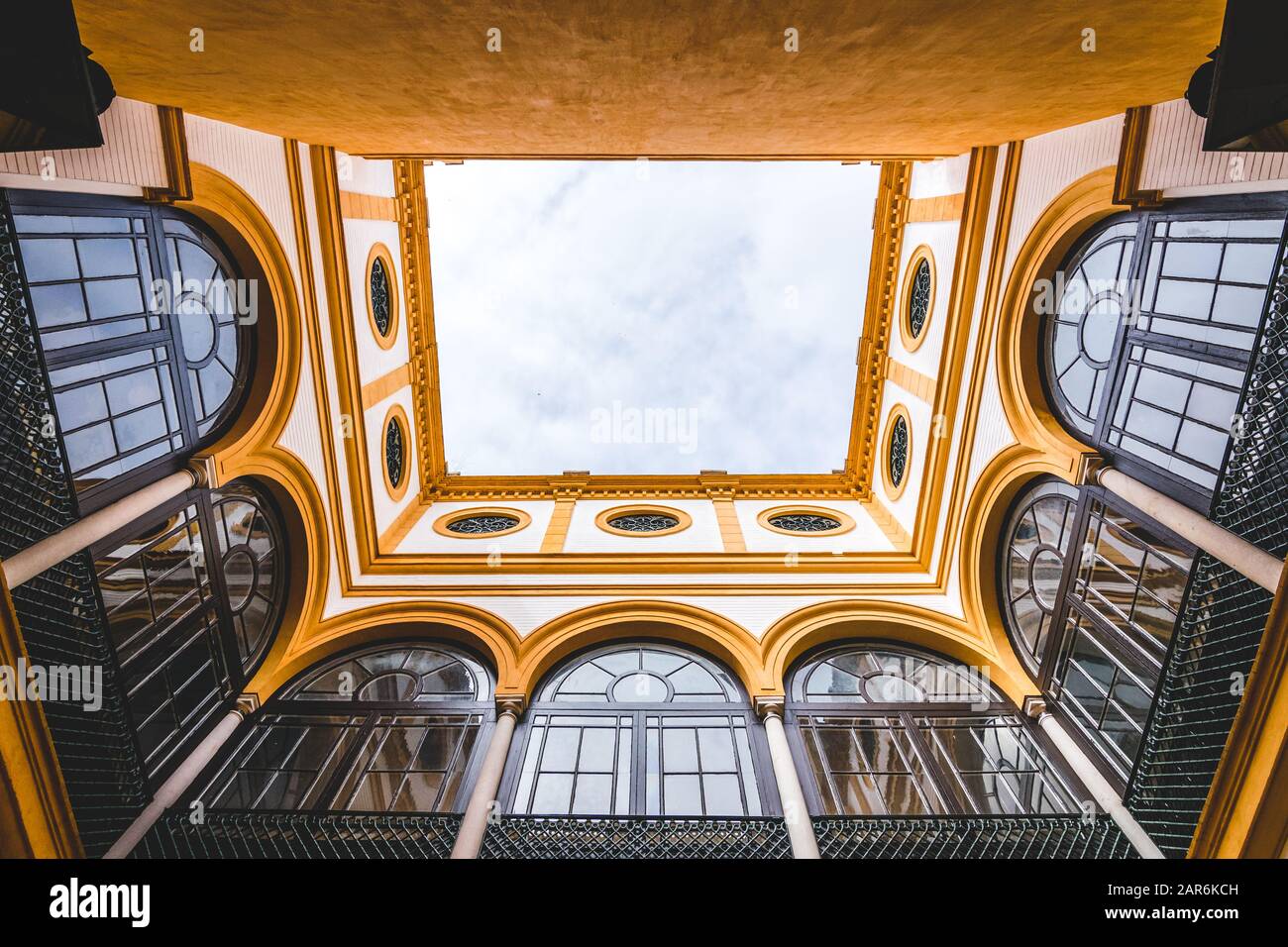 Upview hi-res stock photography and images - Alamy