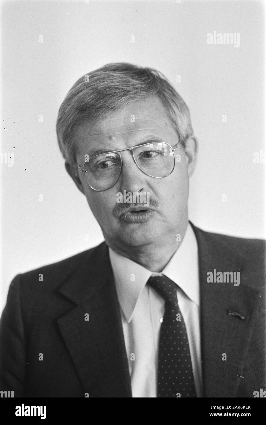 Minister Winsemius and Albert Heijn received booklet The only thing you ...