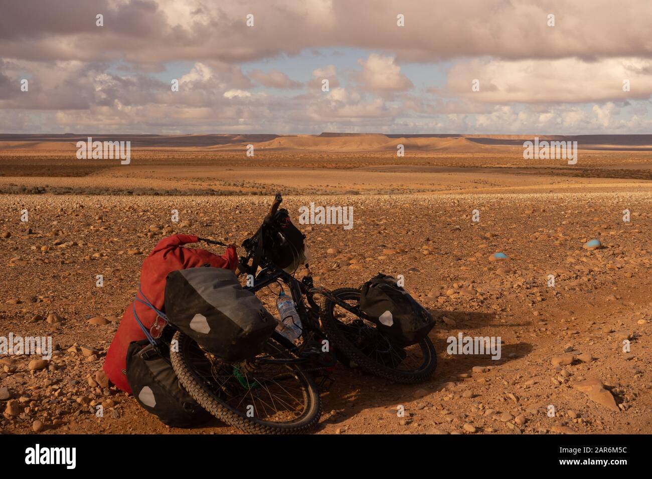 Cycling in the sahara desert hi-res stock photography and images - Alamy