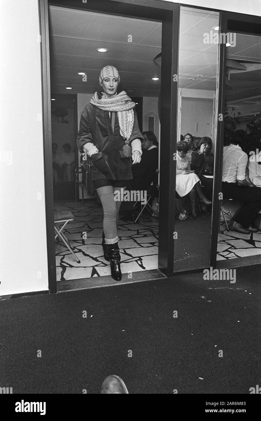 Fashion show at Edgar Vos Date: September 27, 1976 Location: Amsterdam ...
