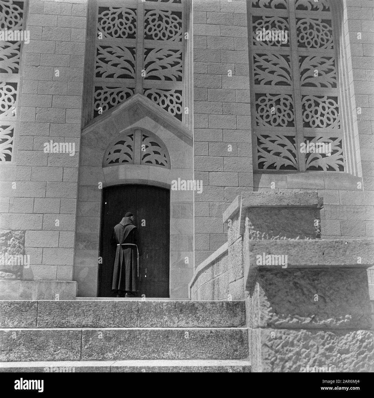 Franciscan monks robes hi-res stock photography and images - Alamy