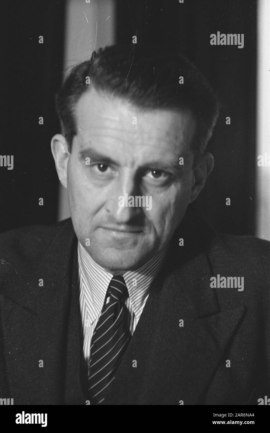 P [Portraits/Persons]/Anefo London series Mr. M.L. Kalff Annotation ...