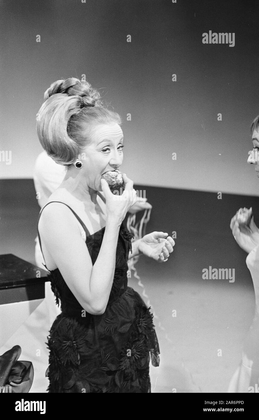 The changes tv show hi-res stock photography and images - Alamy