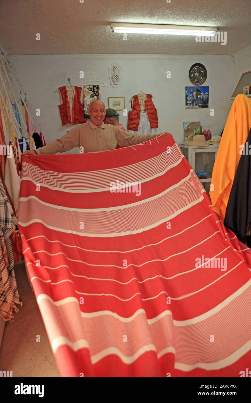 African shopkeeper hi-res stock photography and images - Alamy