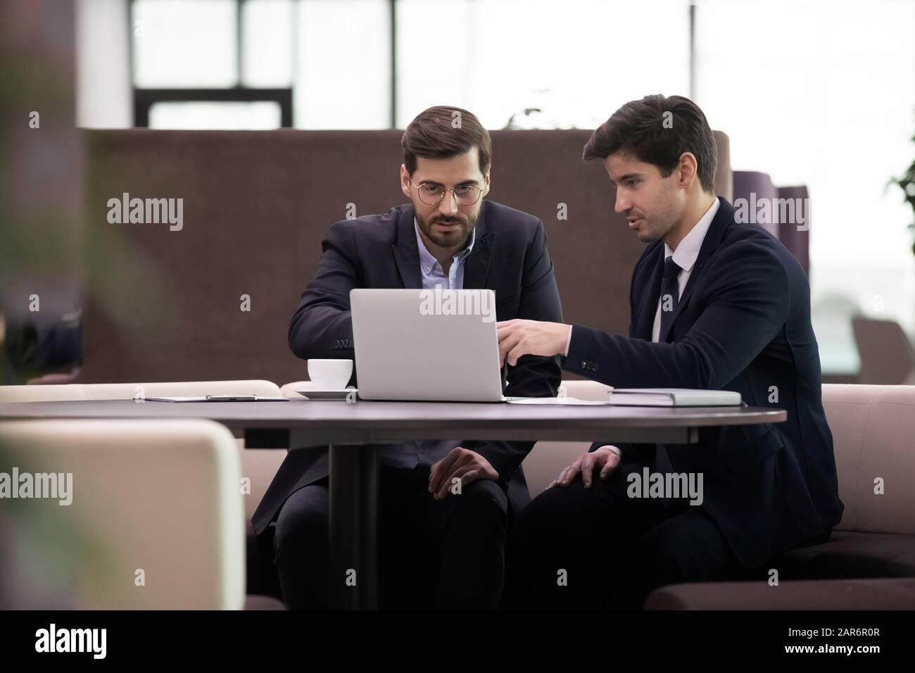 Employees software hi-res stock photography and images - Alamy