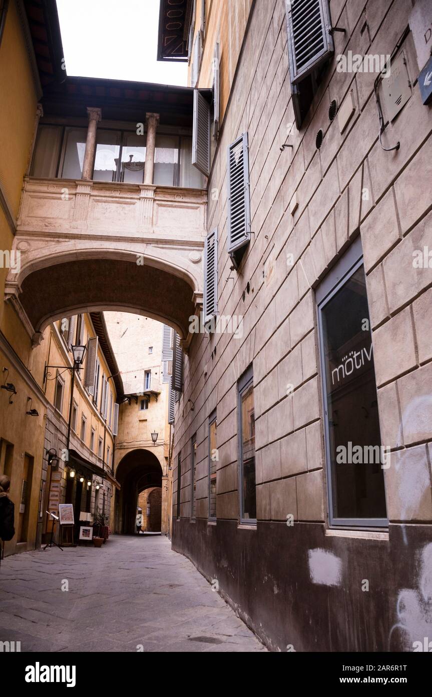 Repeating arches and covered walkways in Siena, Italy Stock Photo - Alamy