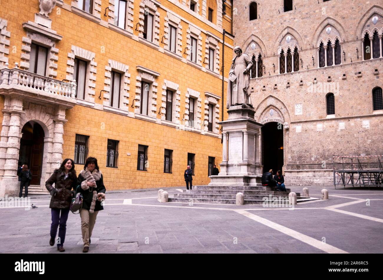 Medieval italian banking hi-res stock photography and images - Alamy