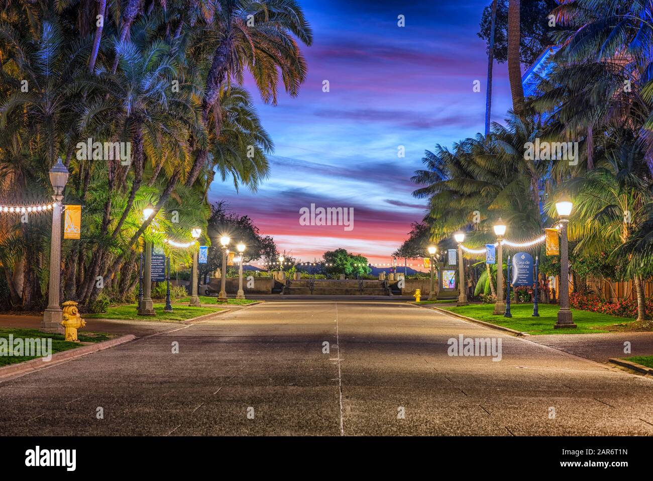 Park at sunrise hi-res stock photography and images - Alamy