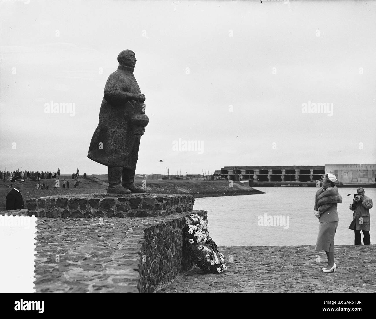 Queen Juliana reveals the fishing monument in IJmuiden Annotation: The ...
