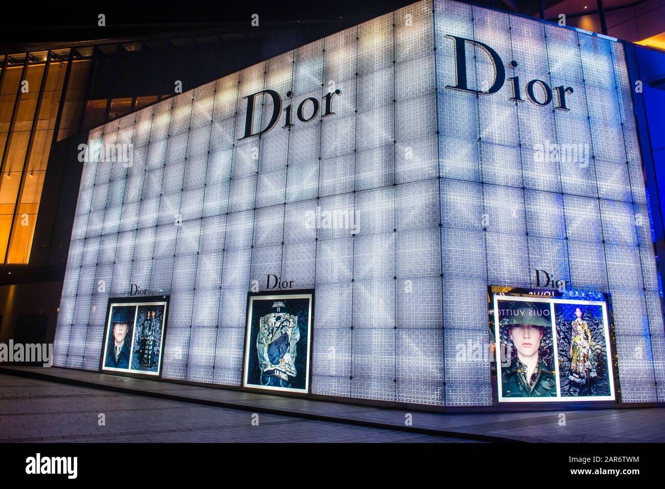 Dior shop front hi-res stock photography and images - Alamy