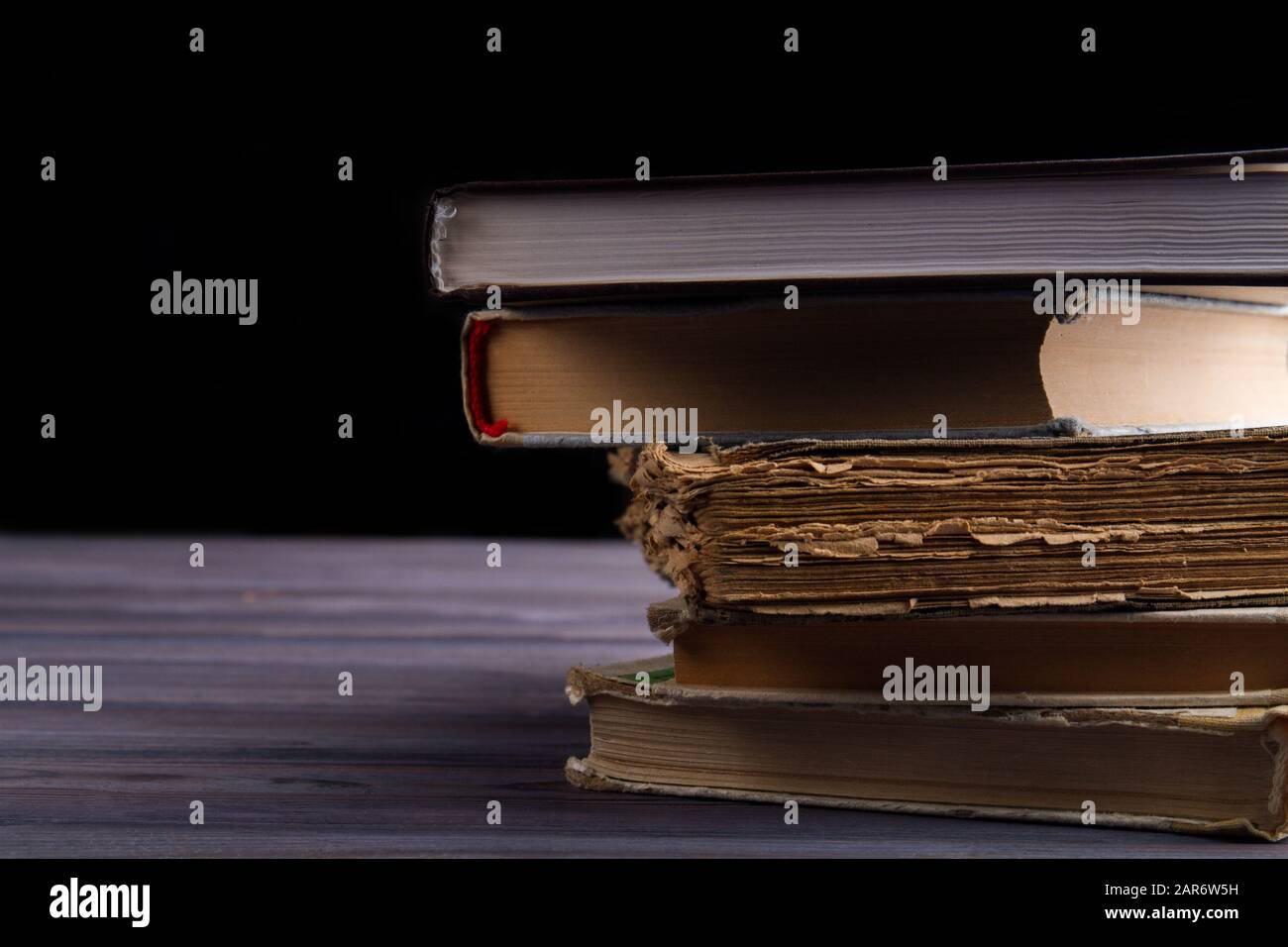 Stack new old books hi-res stock photography and images - Alamy