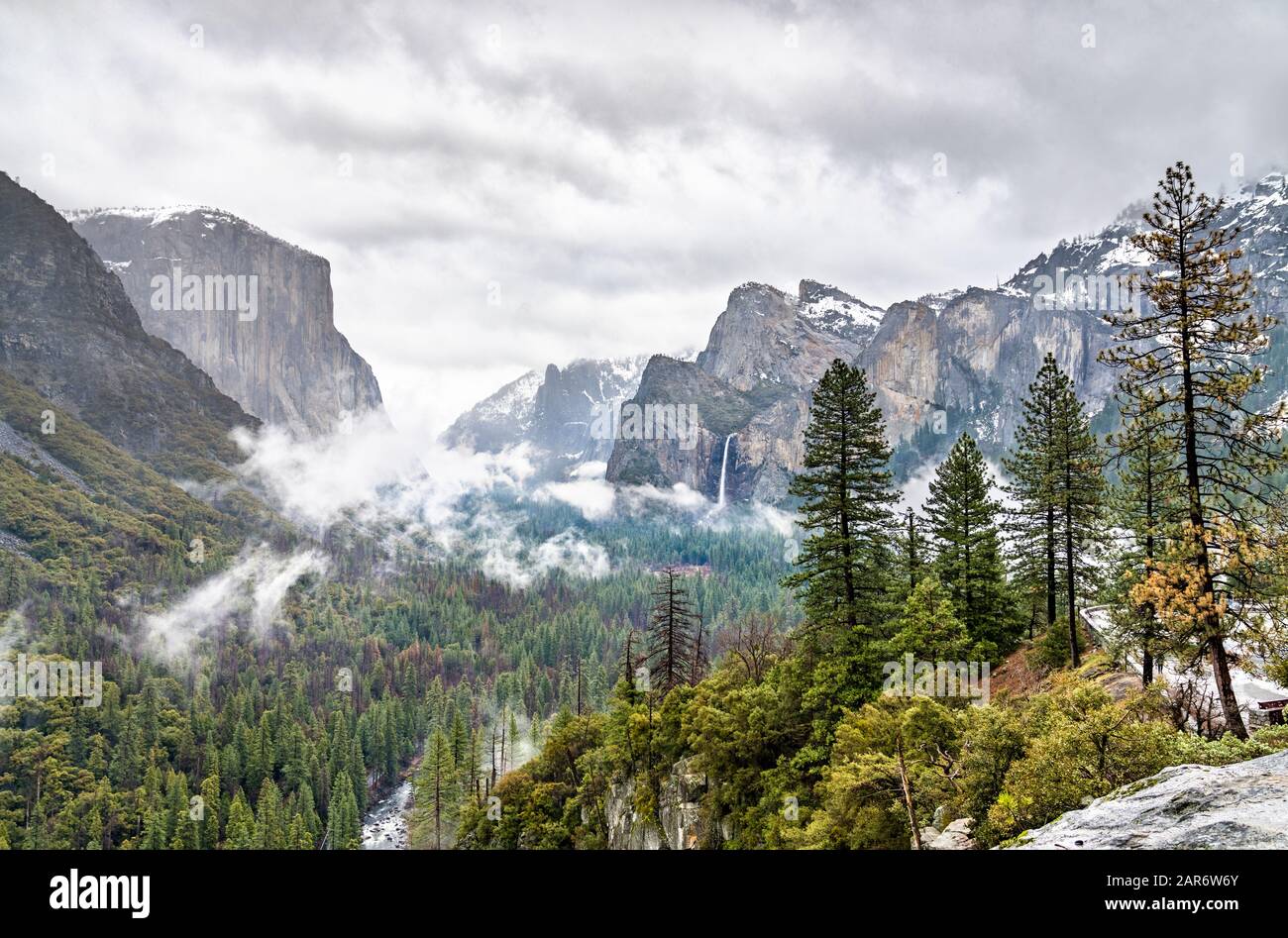 Iconic view of Yosemite Valley in California Stock Photo - Alamy