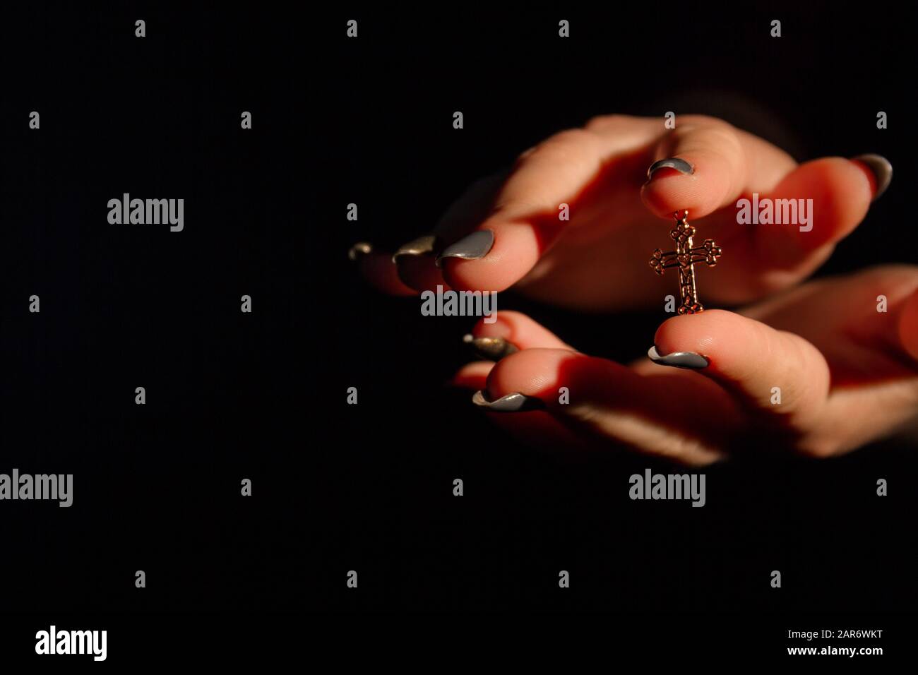 Female hands crucifix cross hi-res stock photography and images - Alamy