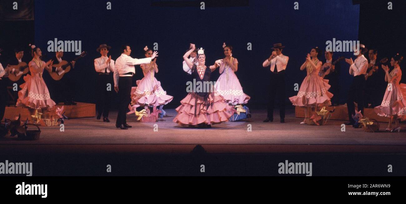 BALLET DE ANTONIO RUMBA FLAMENCA POR PASTORA RUIZ Y BALLET Stock Photo ...