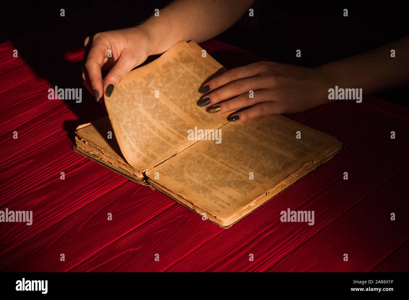 Page turning bible hi-res stock photography and images - Alamy