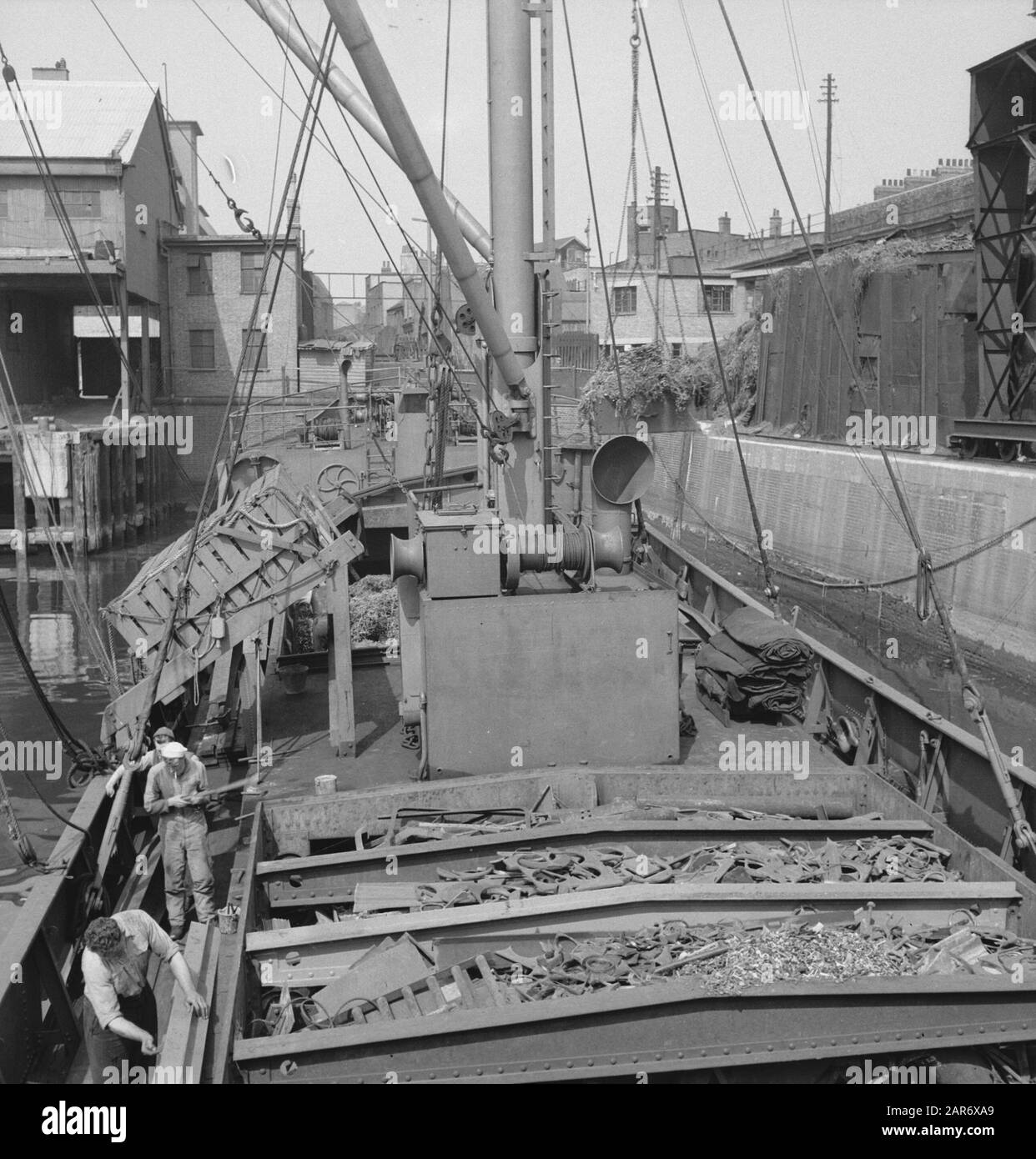 Merchant navy ships hi-res stock photography and images - Alamy