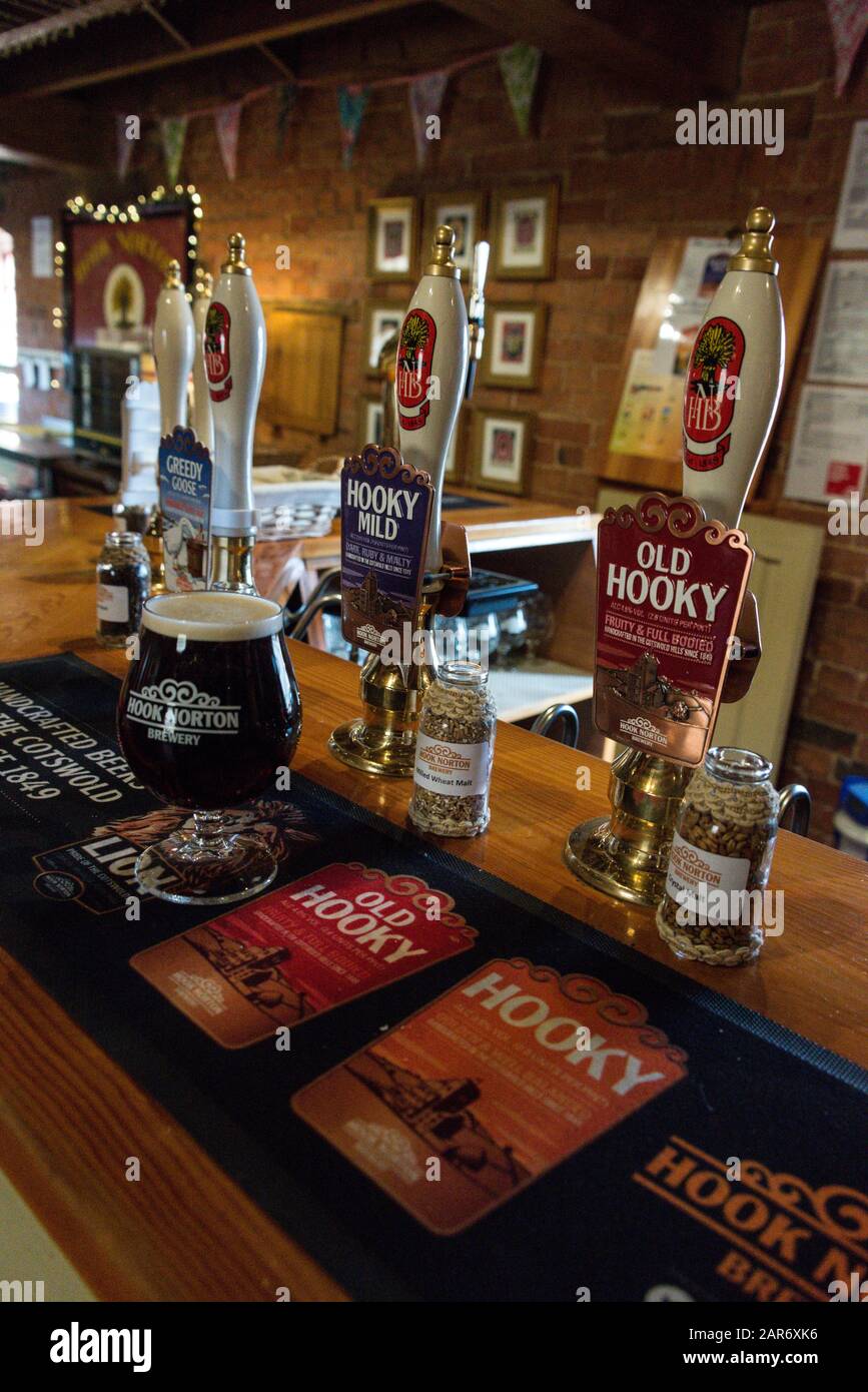 Hook norton pub hi-res stock photography and images - Alamy