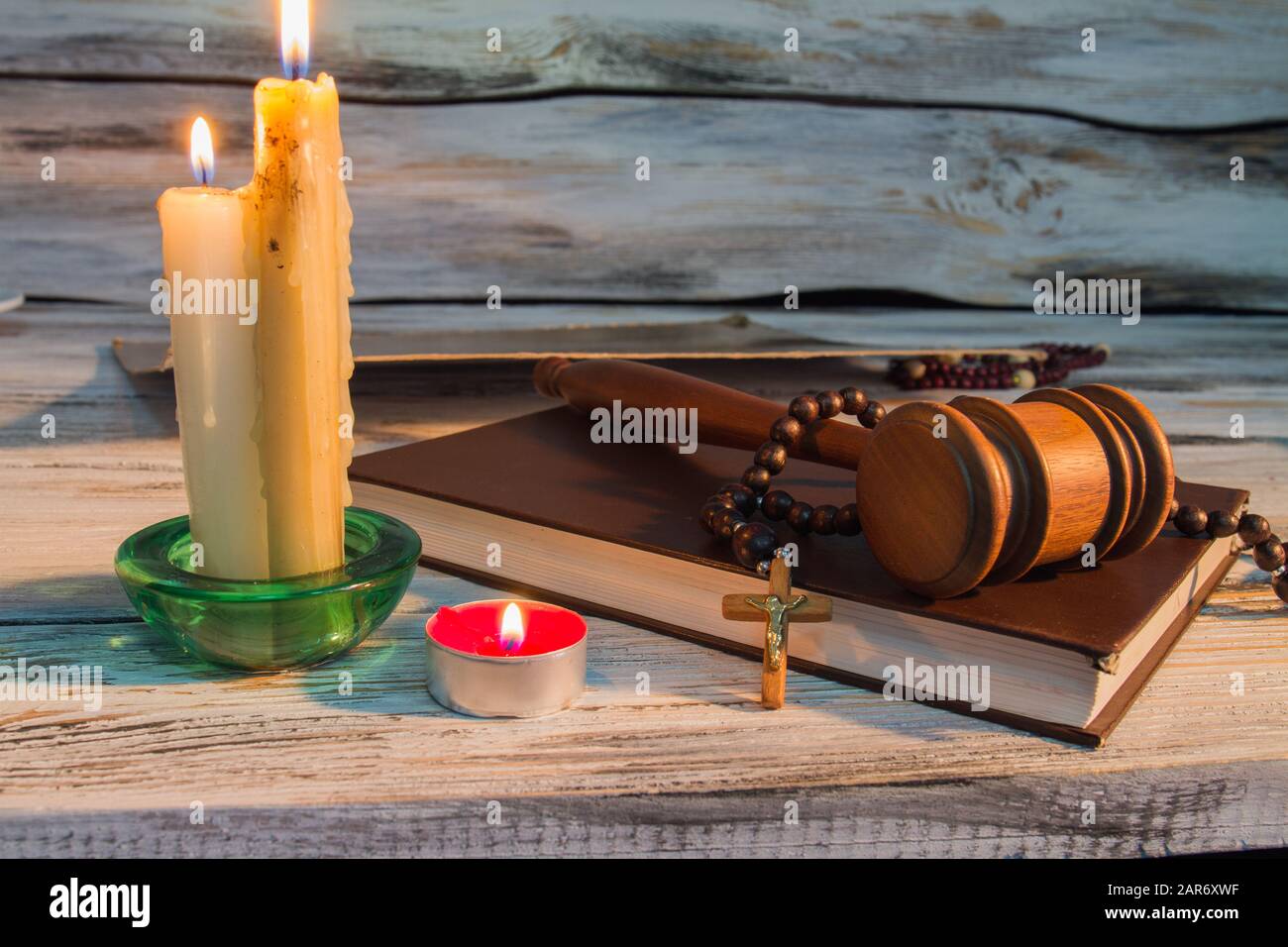 Testimony hi-res stock photography and images - Alamy