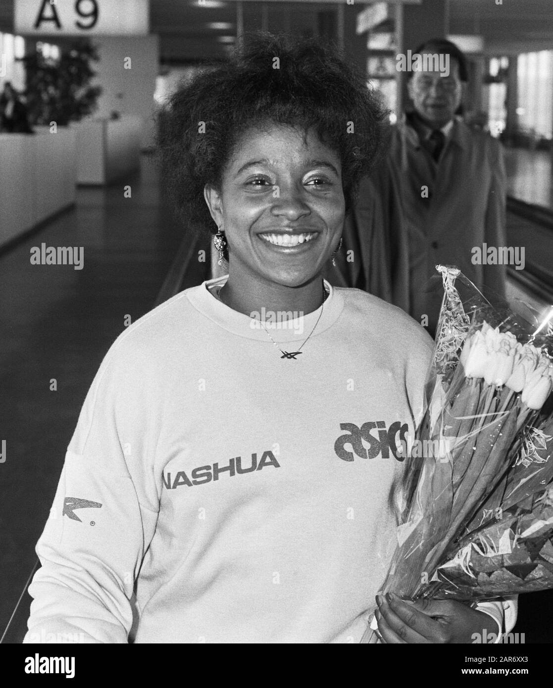Nelli Cooman with flowers at Schiphol Airport Stock Photo - Alamy