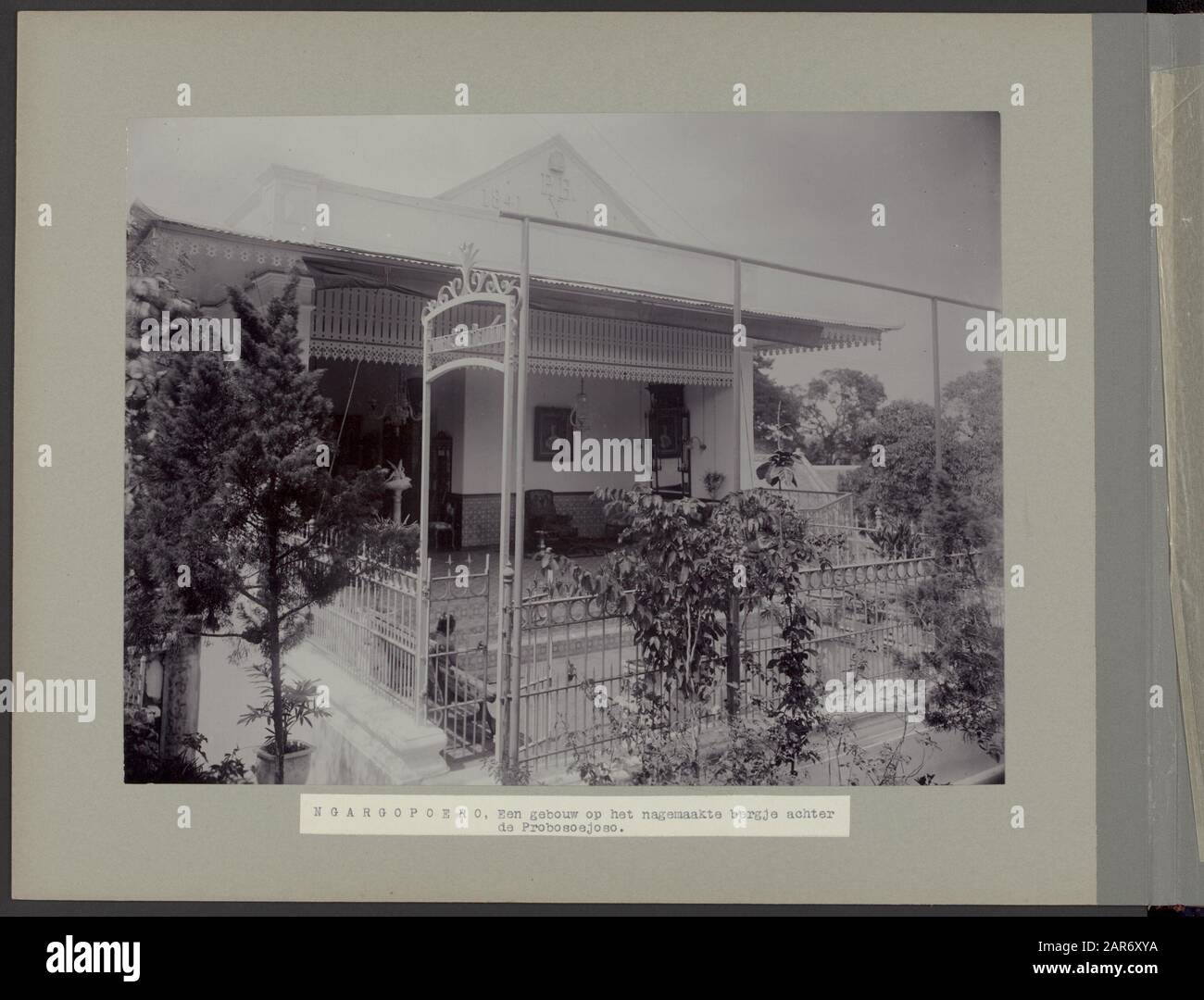 Photo album: Surakarta at the time of Soesuhoenan Pakubuwono X ...