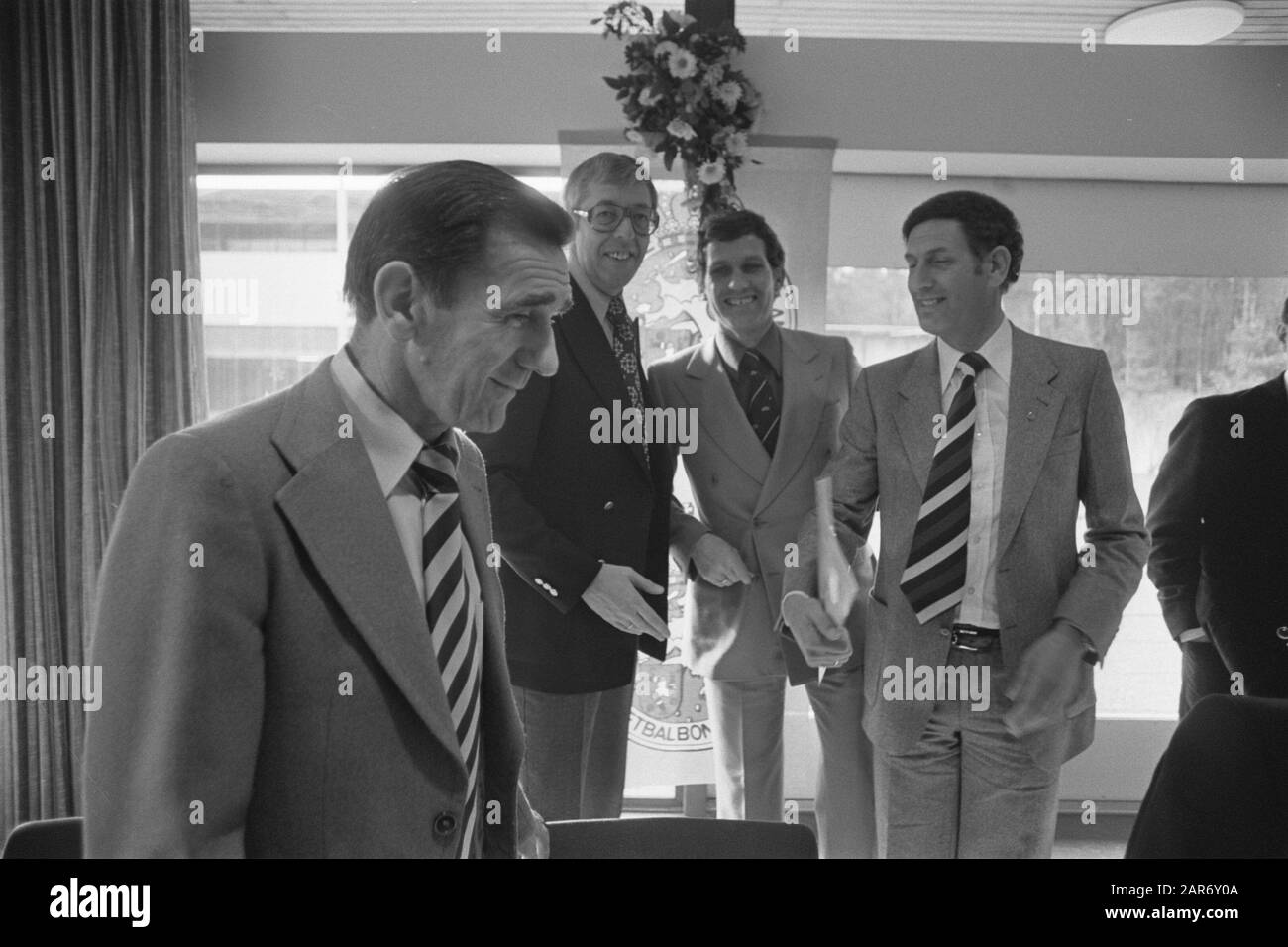 New board section paid football KNVB; Knobel (l) et al (Van der Kroft ...