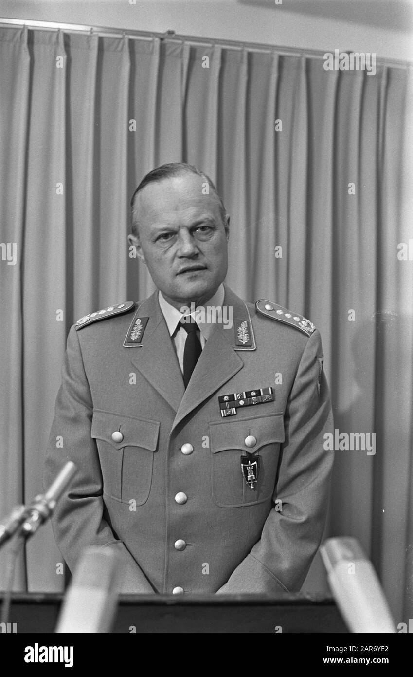 New commander afcent hi-res stock photography and images - Alamy