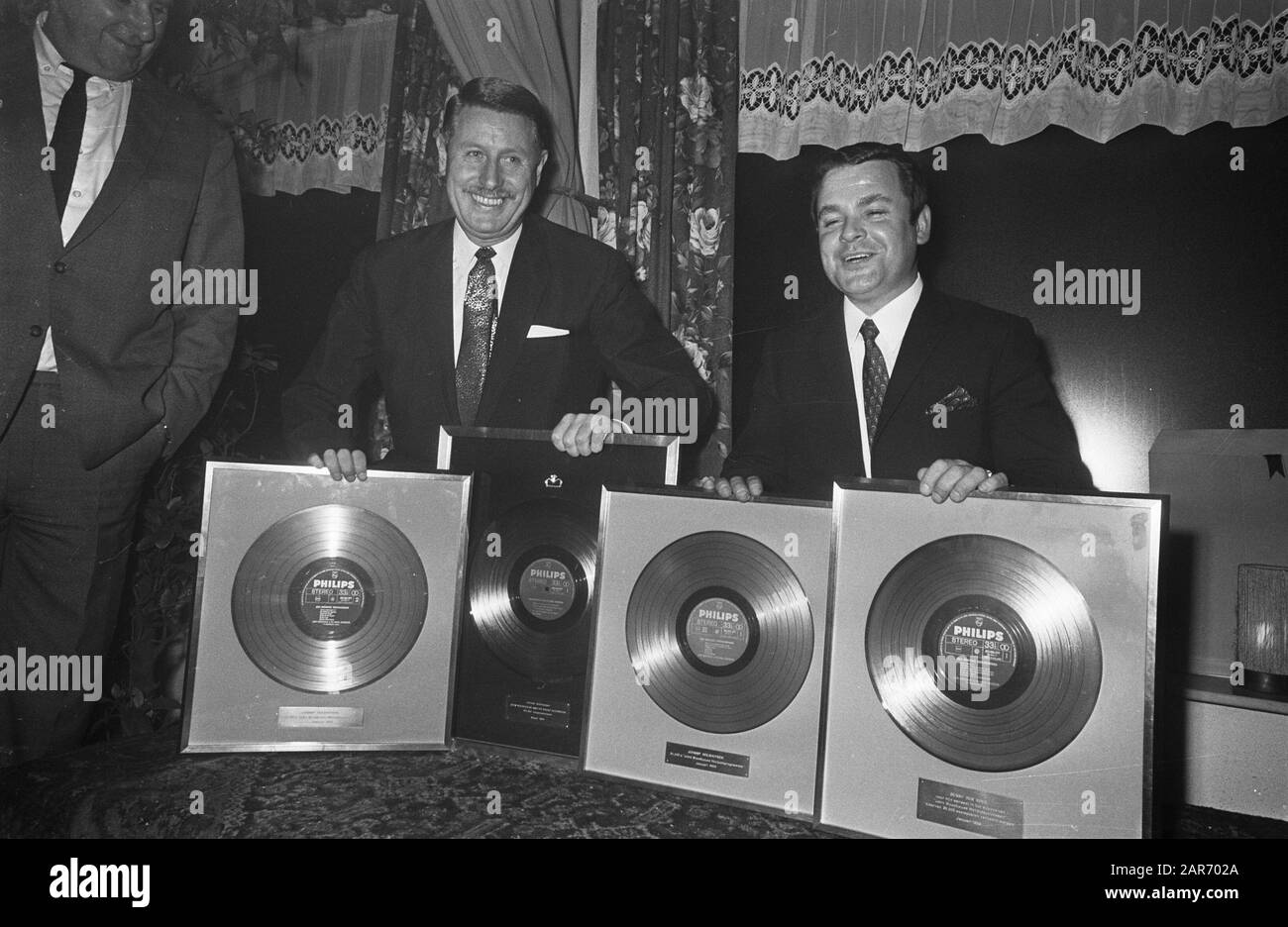 New Year's instuif Phonogram Johnny Holshuysen (Woodhouse) and painter ...