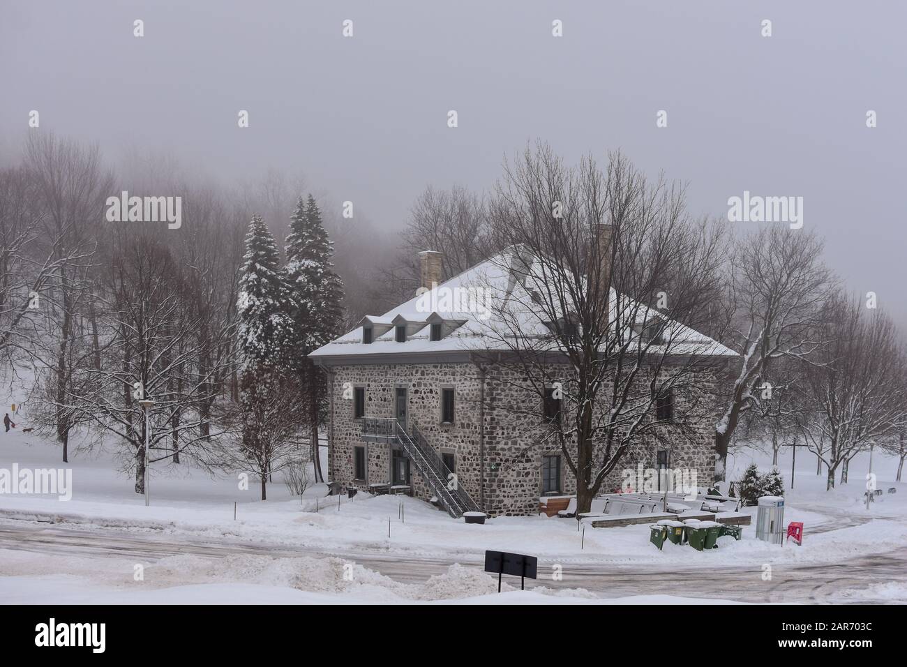 Canada quebec montreal snowy house hi-res stock photography and images ...
