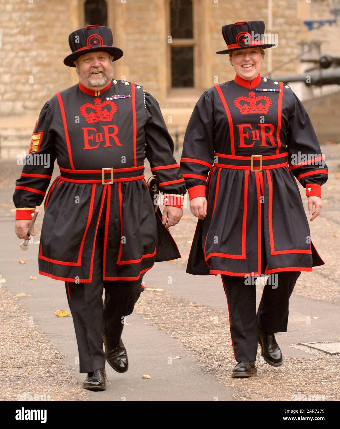 Tower of london beefeater female hi-res stock photography and images ...