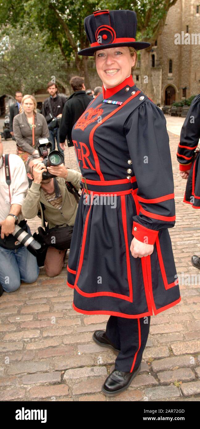 The first female yeoman warder beefeater hi-res stock photography and ...