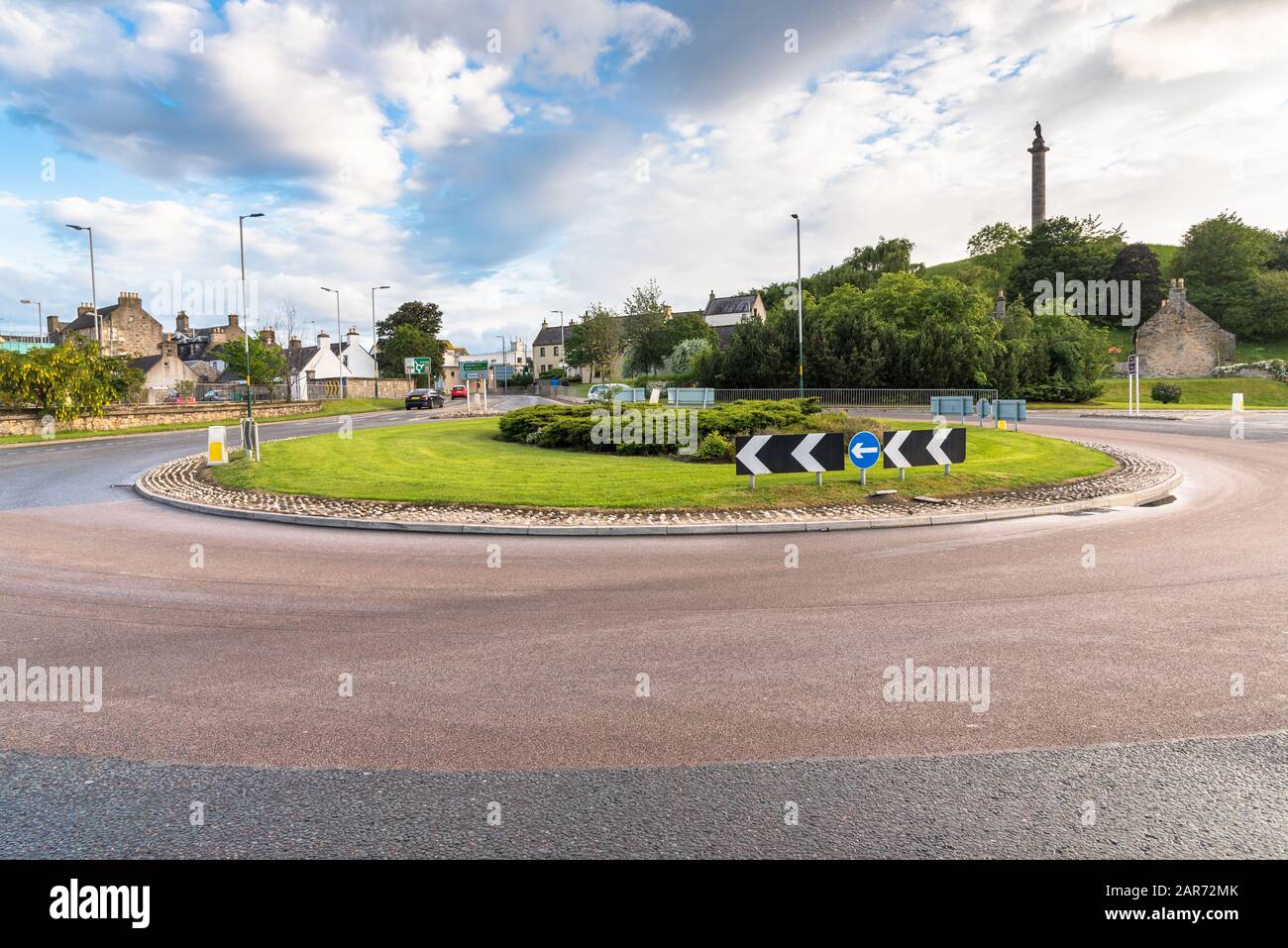 Roundabout uk grass urban hi-res stock photography and images - Alamy