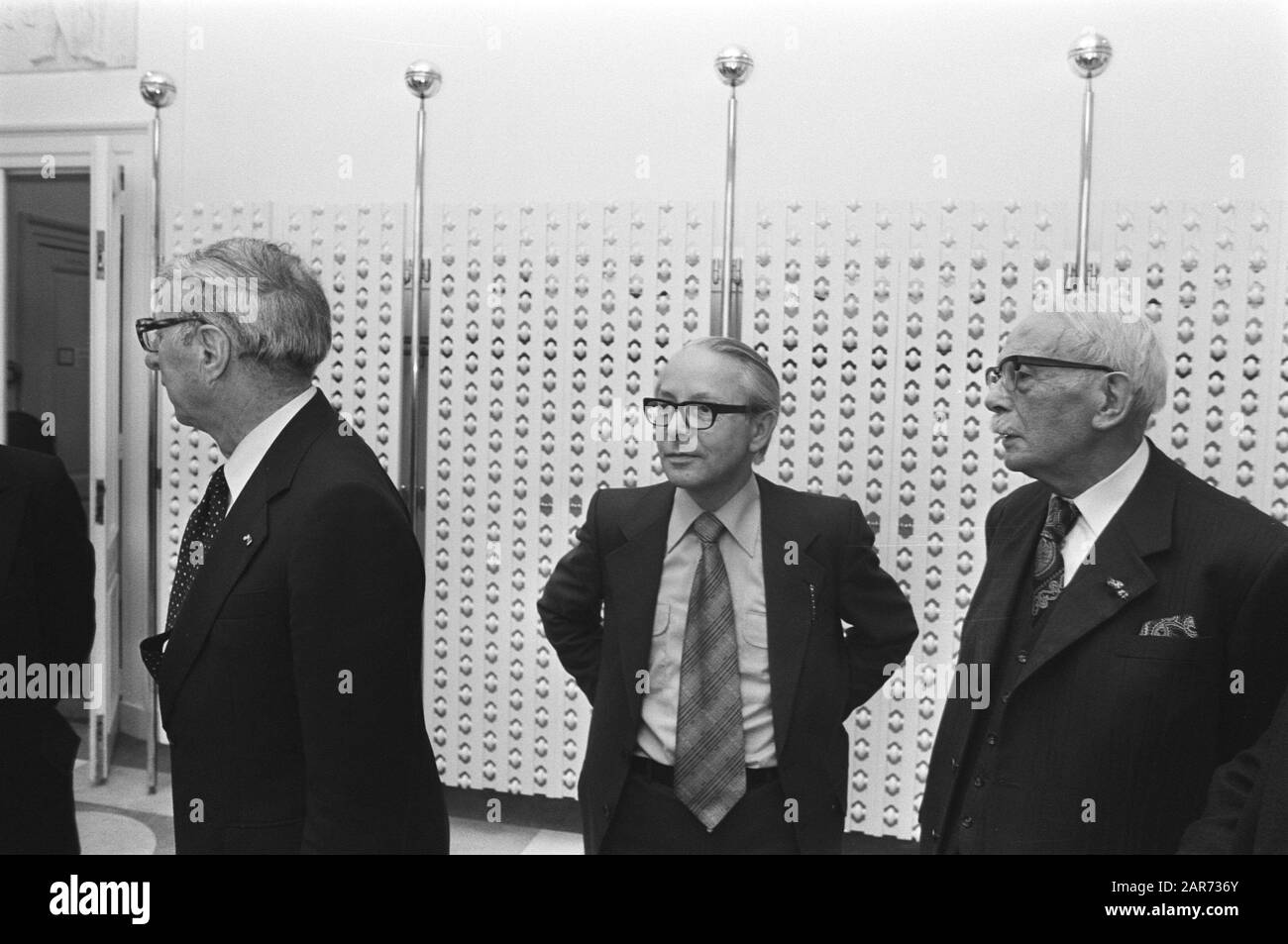 Reveal bust Gerbrandy in Art. Chambre building, commissioned AR; mr. dr ...