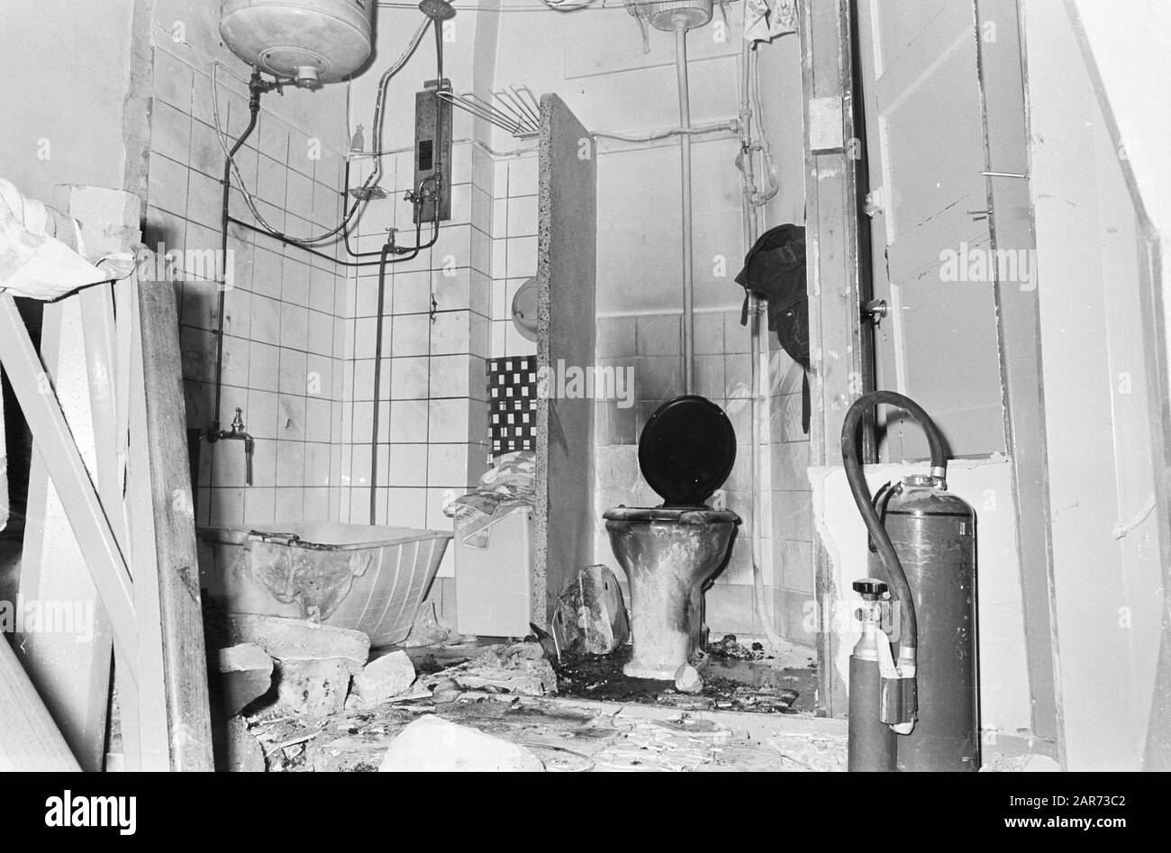 Explosions in the Uitwaardenstraat corner butterdiep, the toilet Date ...