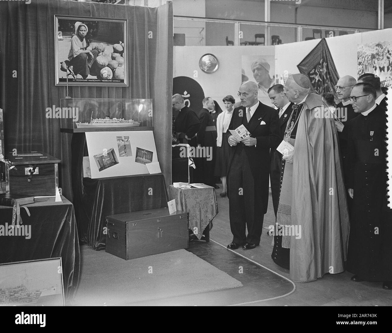 Assignments exhibition Black and White Stock Photos & Images - Alamy