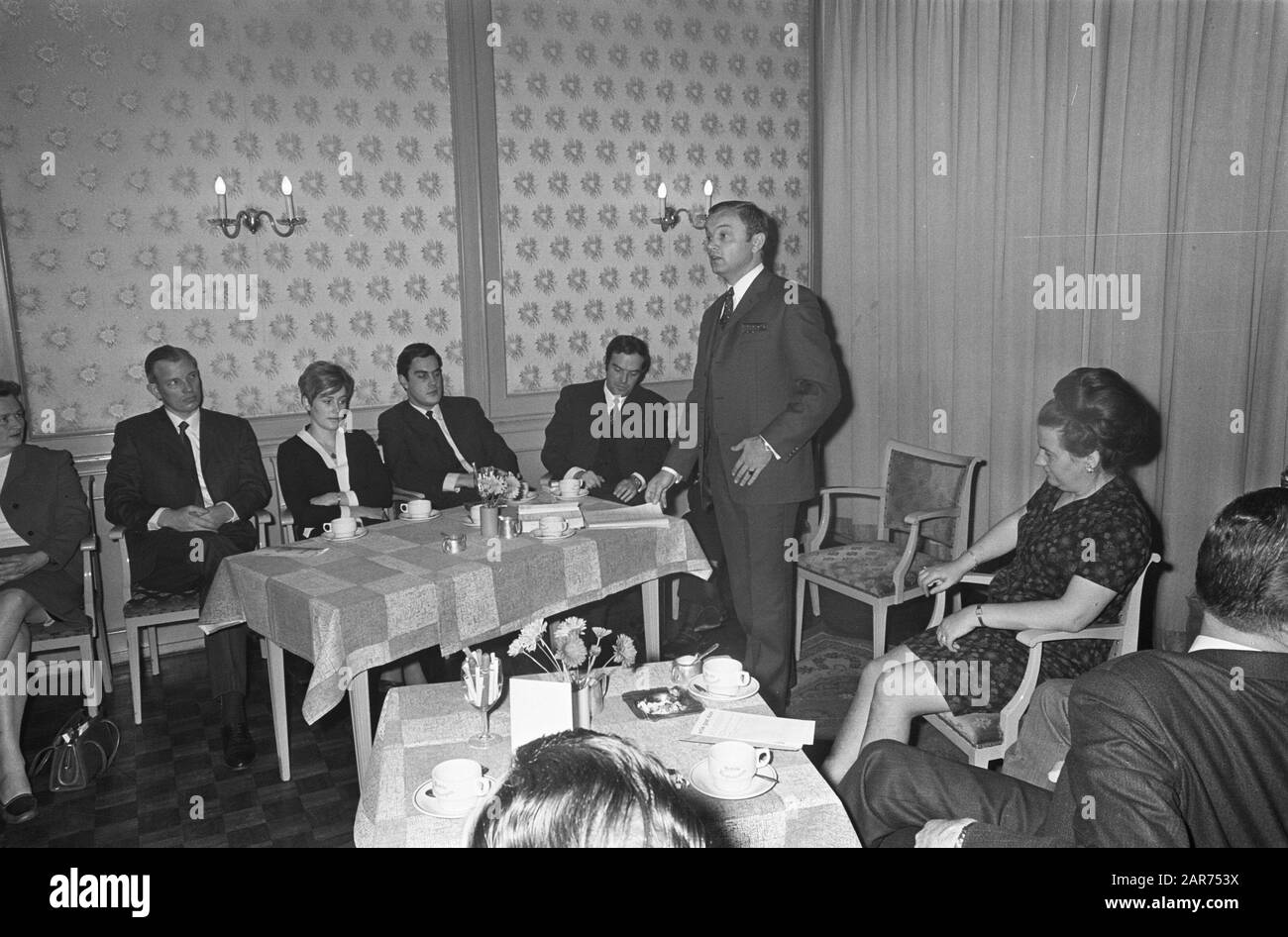 Bureau zimmerman hi-res stock photography and images - Alamy