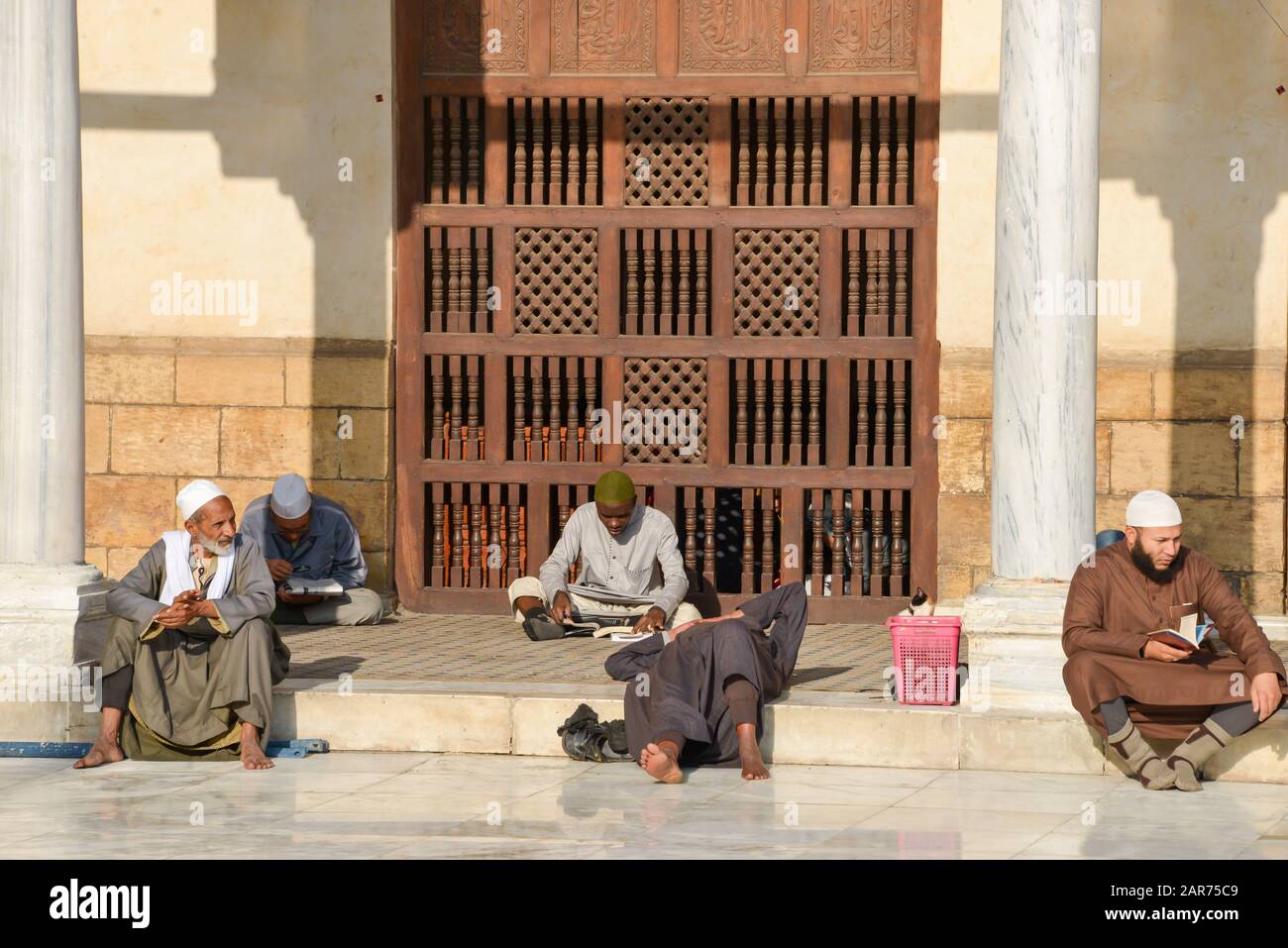 Cairo people hi-res stock photography and images - Alamy