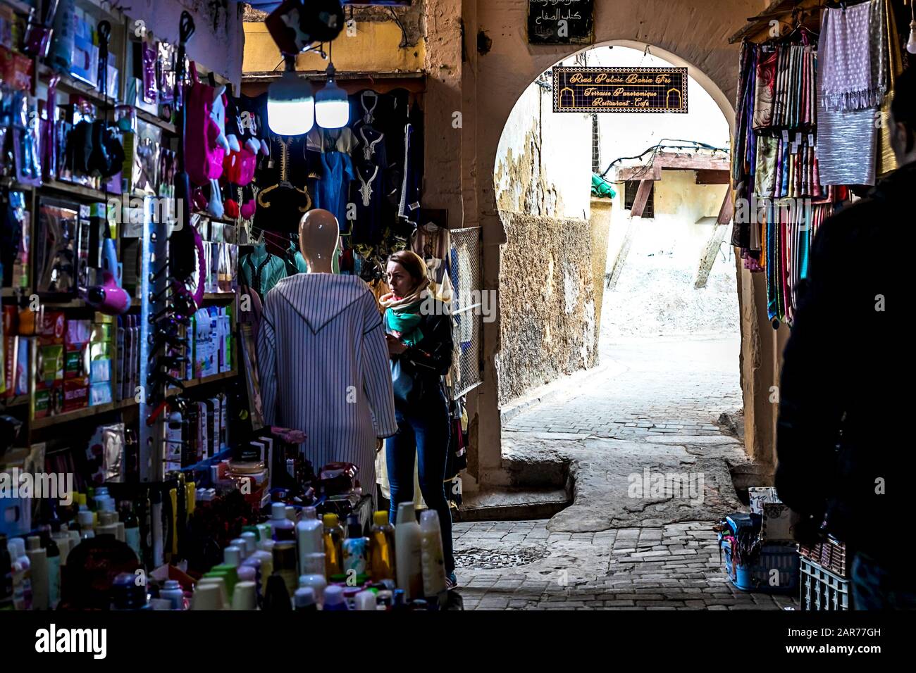 Fez morocco market hi-res stock photography and images - Alamy