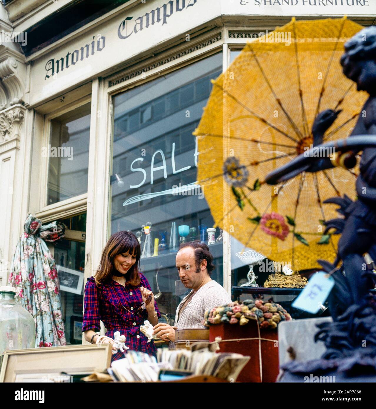 Summer dress woman 1970s hi-res stock photography and images - Alamy