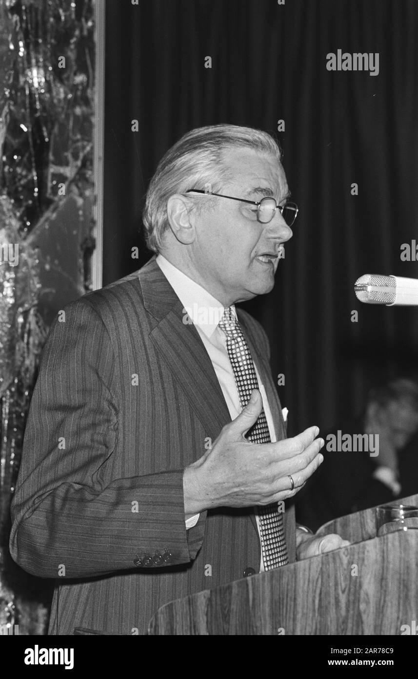 Former president director royal shell group hi-res stock photography ...