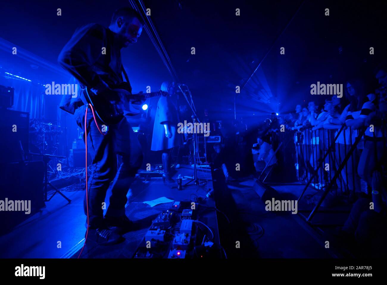 Stage famous band fans hi-res stock photography and images - Alamy