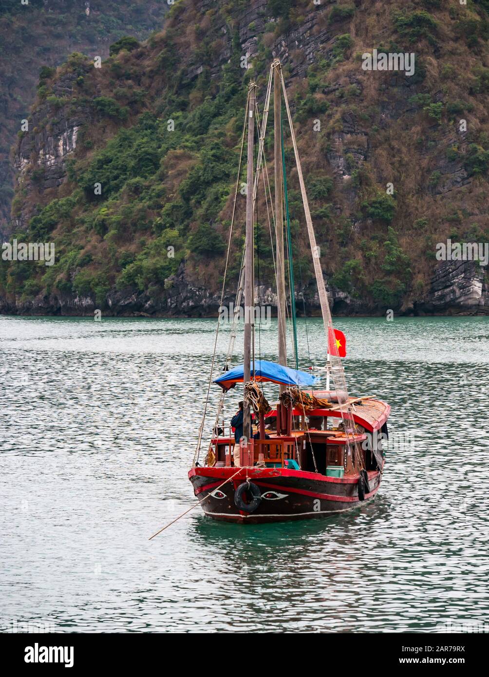 Vietnamese sailboat hi-res stock photography and images - Alamy