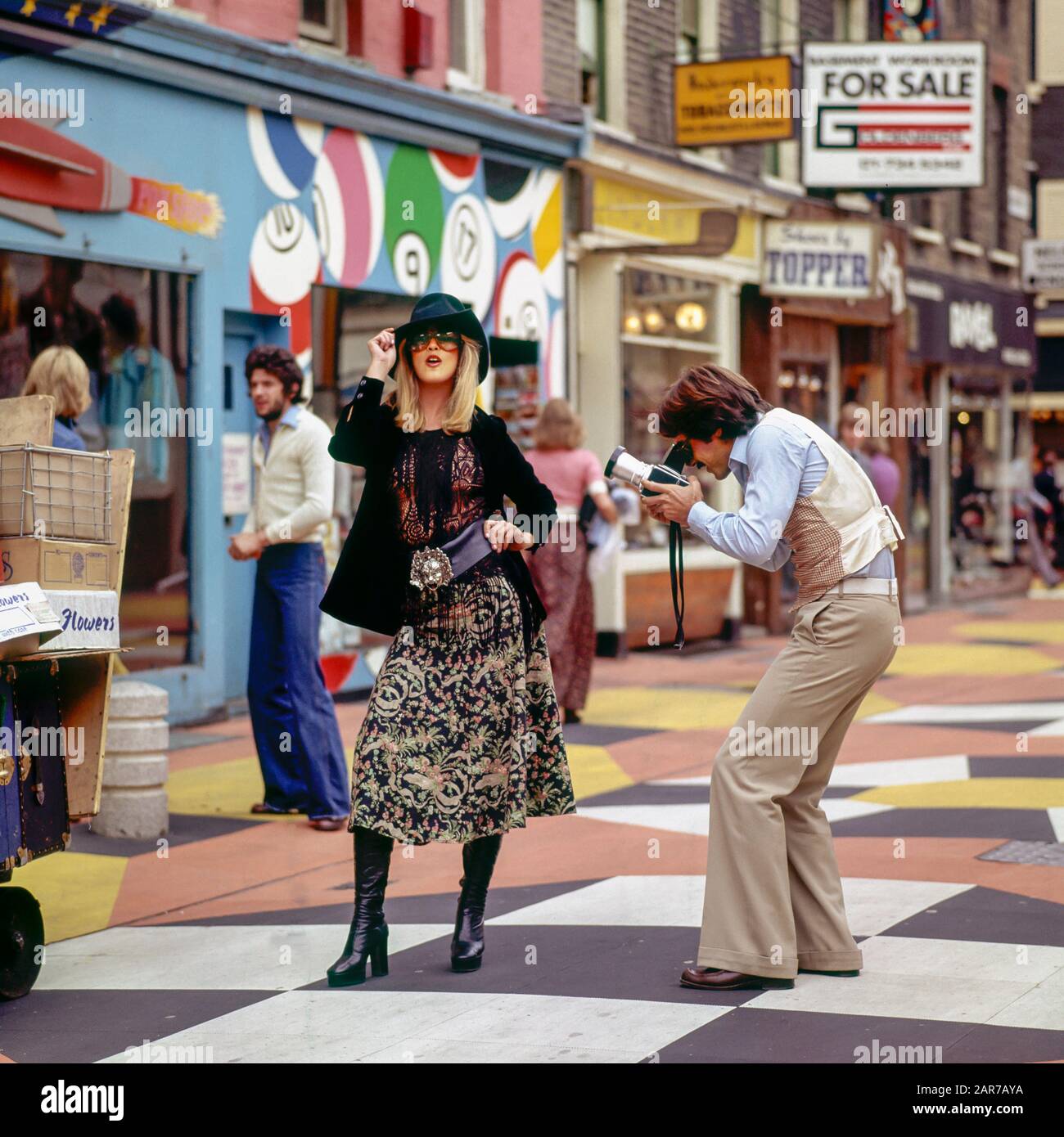 1970 london streets hi-res stock photography and images - Alamy