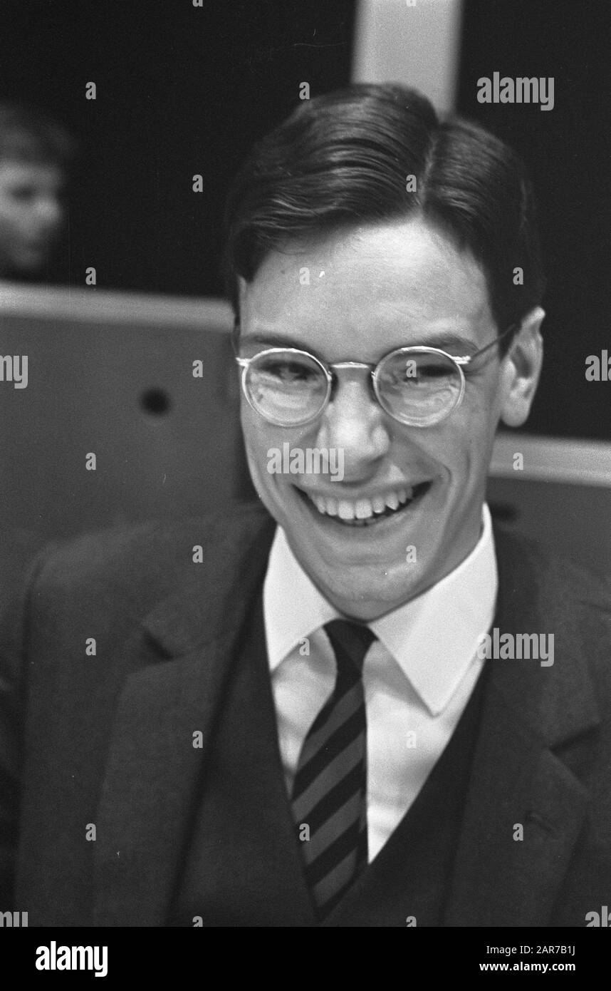 Open debate between Dutch Student Council and Minister Veringa in ...