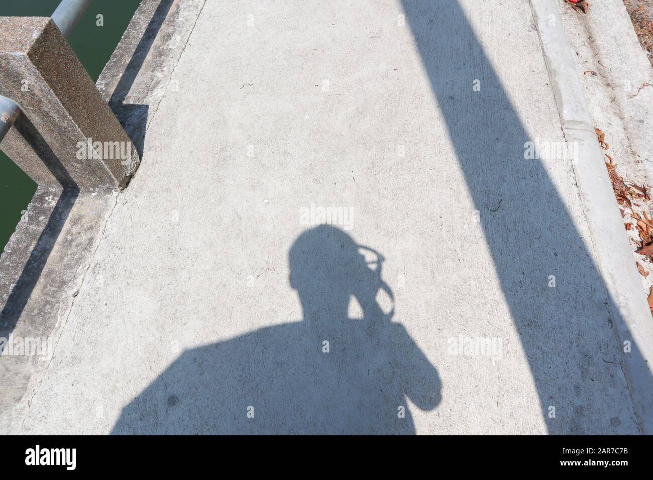 Shadow woman on wall sidewalk hi-res stock photography and images - Alamy