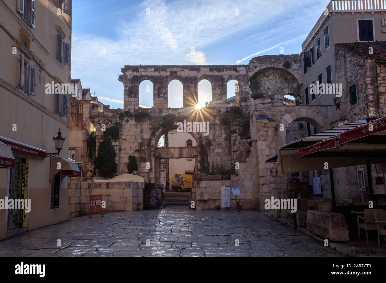 Silver gate hi-res stock photography and images - Alamy