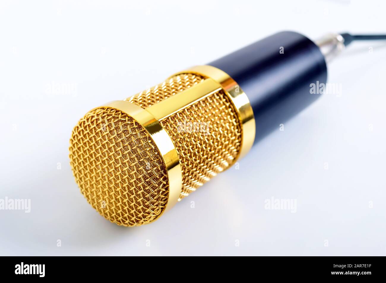 Gold microphone hi-res stock photography and images - Alamy