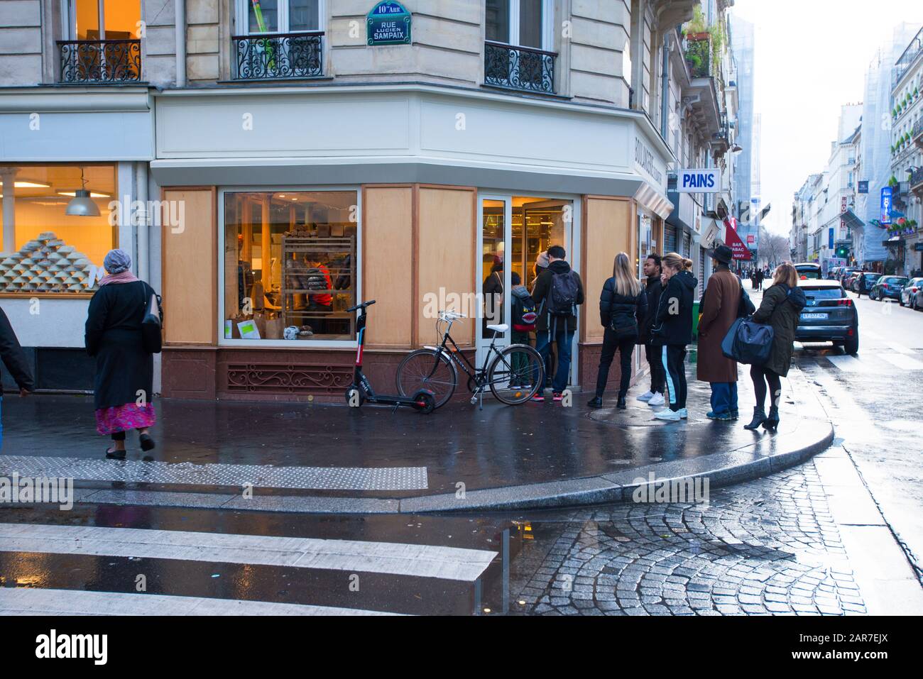 Bakery people waiting in hi-res stock photography and images - Alamy