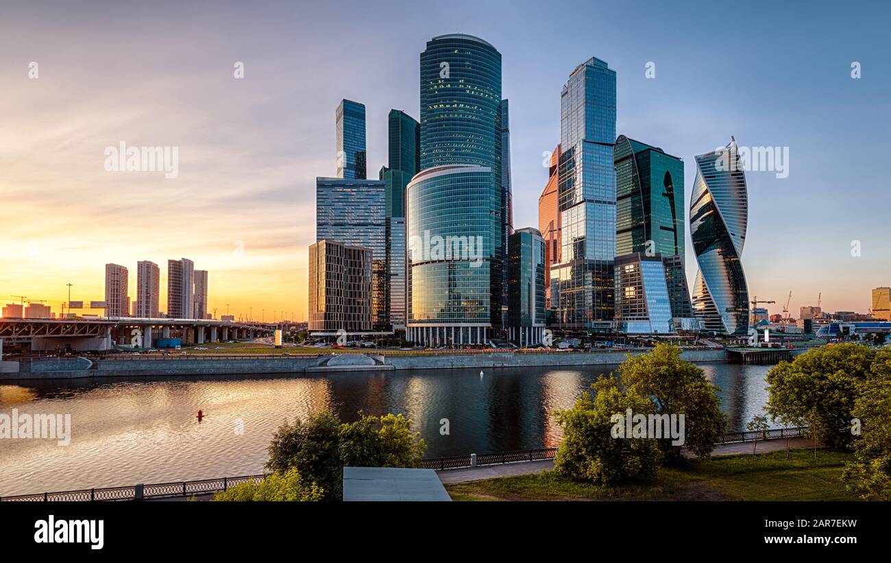 Modern tall buildings hi-res stock photography and images - Alamy