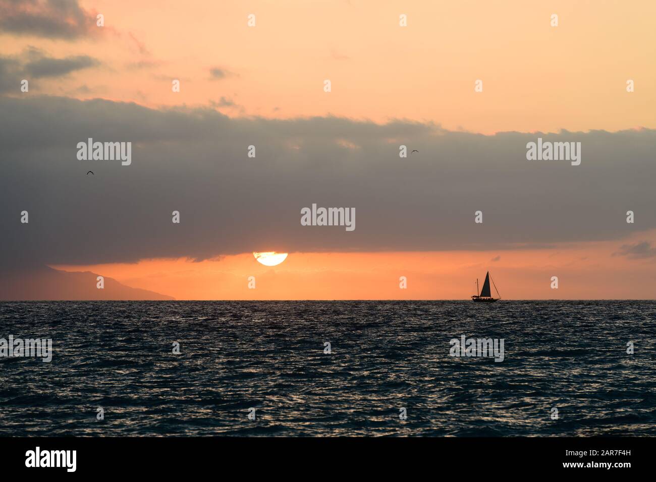 Ocean Sunset Sailing Stock Photo - Alamy